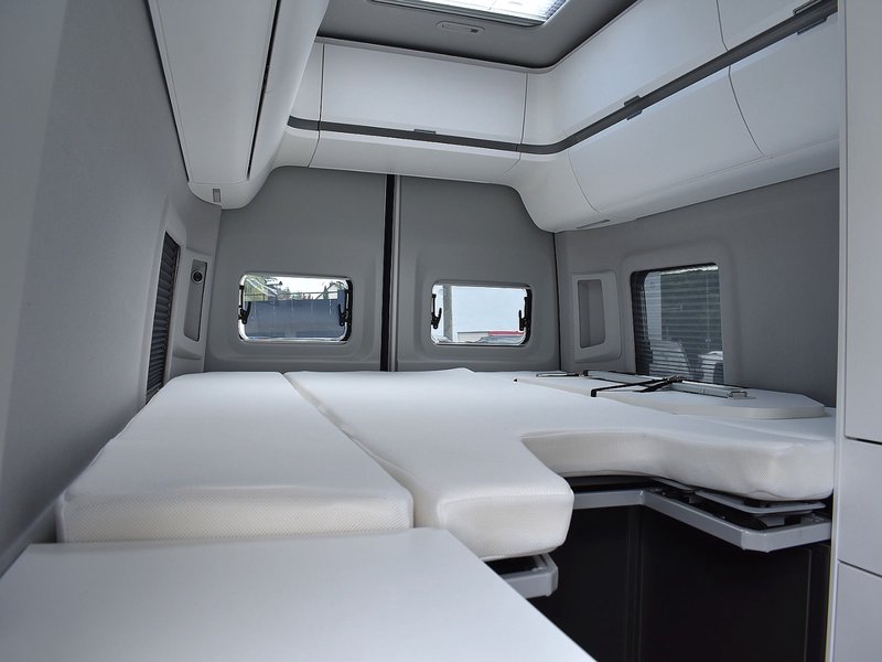 Volkswagen Crafter Grand California 680 FWD used buy in Pfullingen ...